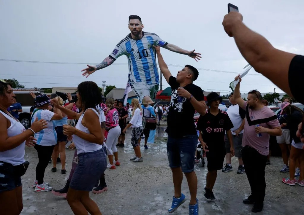 Presentado Lionel Messi como flamante jugador del Inter Miami - El ...