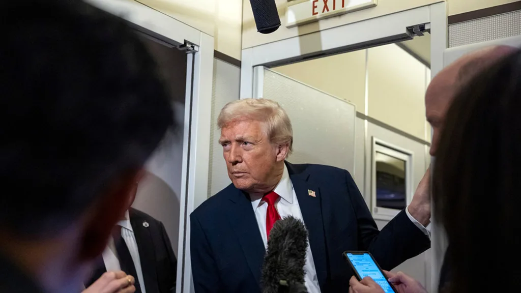 Trump confirma que habló por teléfono con Maduro
