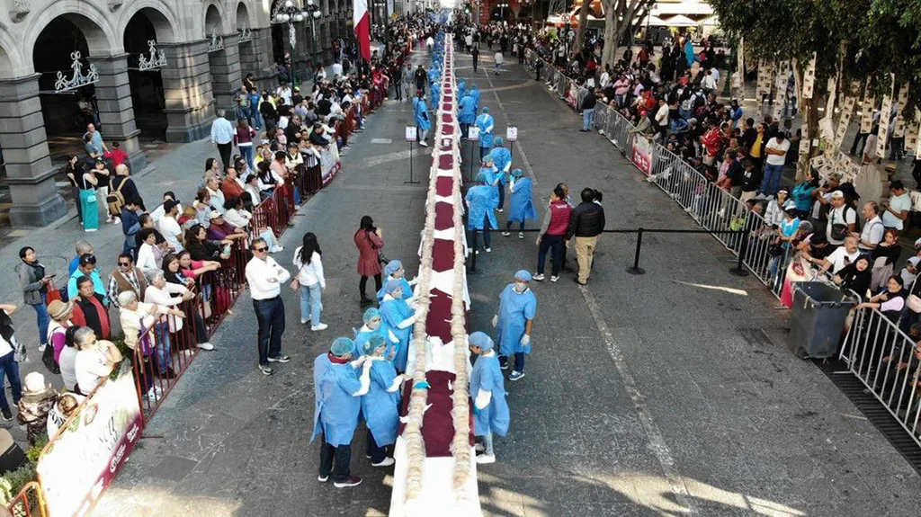 México bate récord mundial con la rosca de Reyes más grande