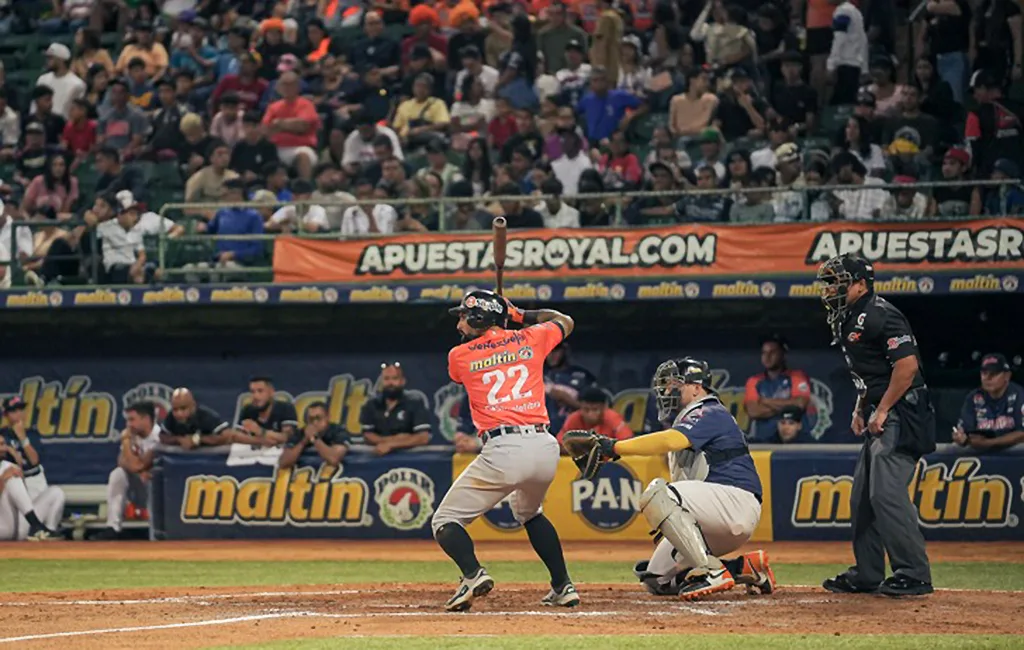 El abridor Zac Grotz, el relevista Christian Suárez y el infielder ...
